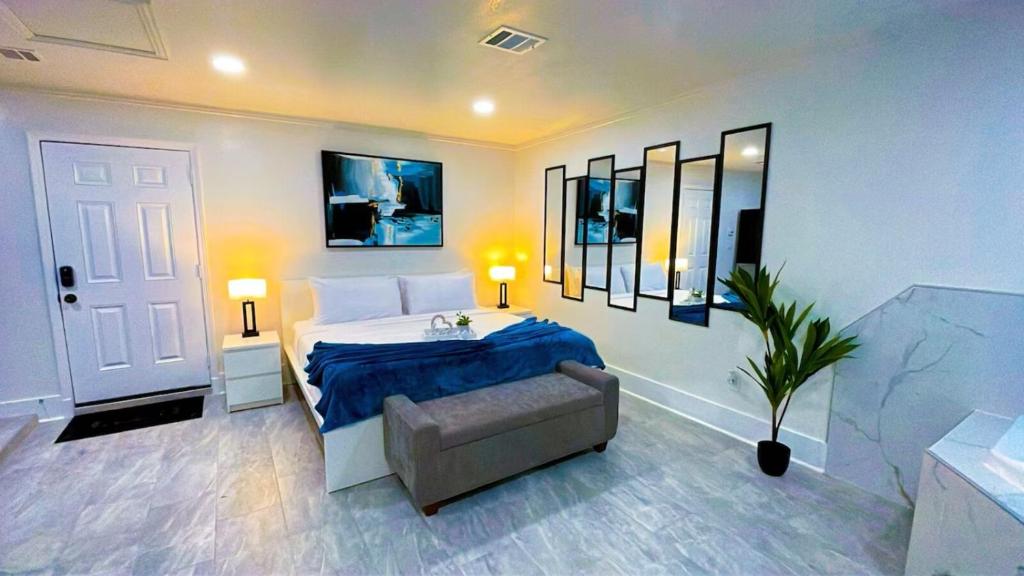 Luxury Studio with Jacuzzi near IAH, Houston (updated prices 2025)