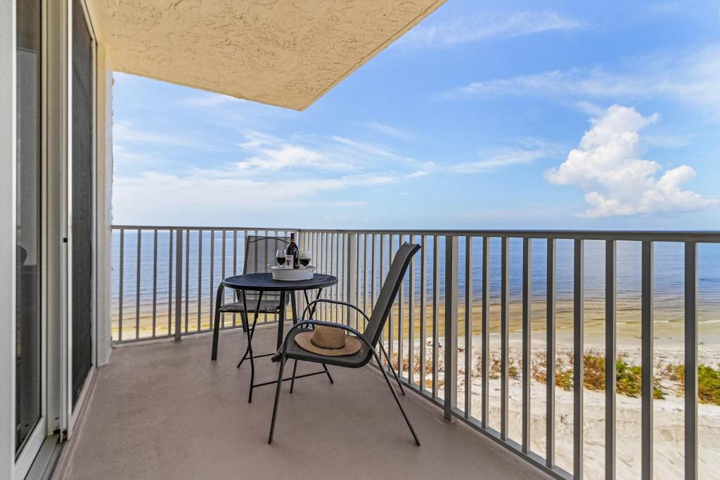 Paradise Found - Ocean views, Steps to the Beach - It, Fort Myers Beach ...