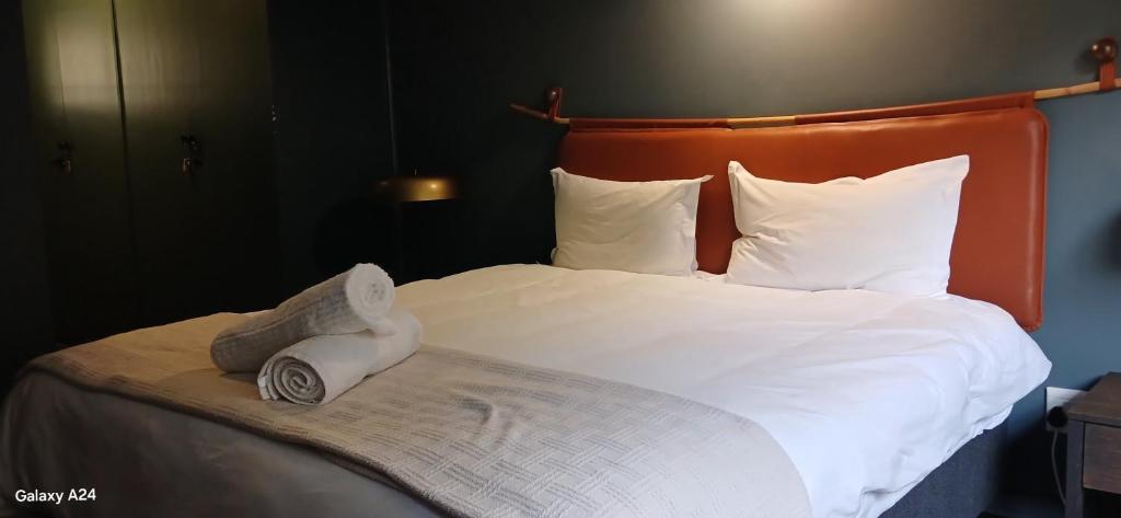 27 Sherwood Gate on 110 Rivonia Street, Johannesburg (updated prices 2026)