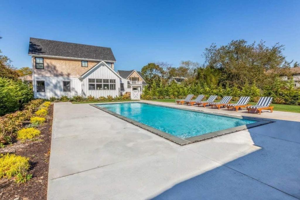 Sandpoint by Rove Travel Modern 5BR Family Home with Pool, Shelter ...