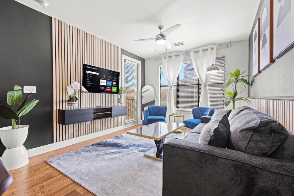 Great for kids Sleeps 10 Lux 2B The Star Toyota Legacy West, Frisco (updated prices 2025)