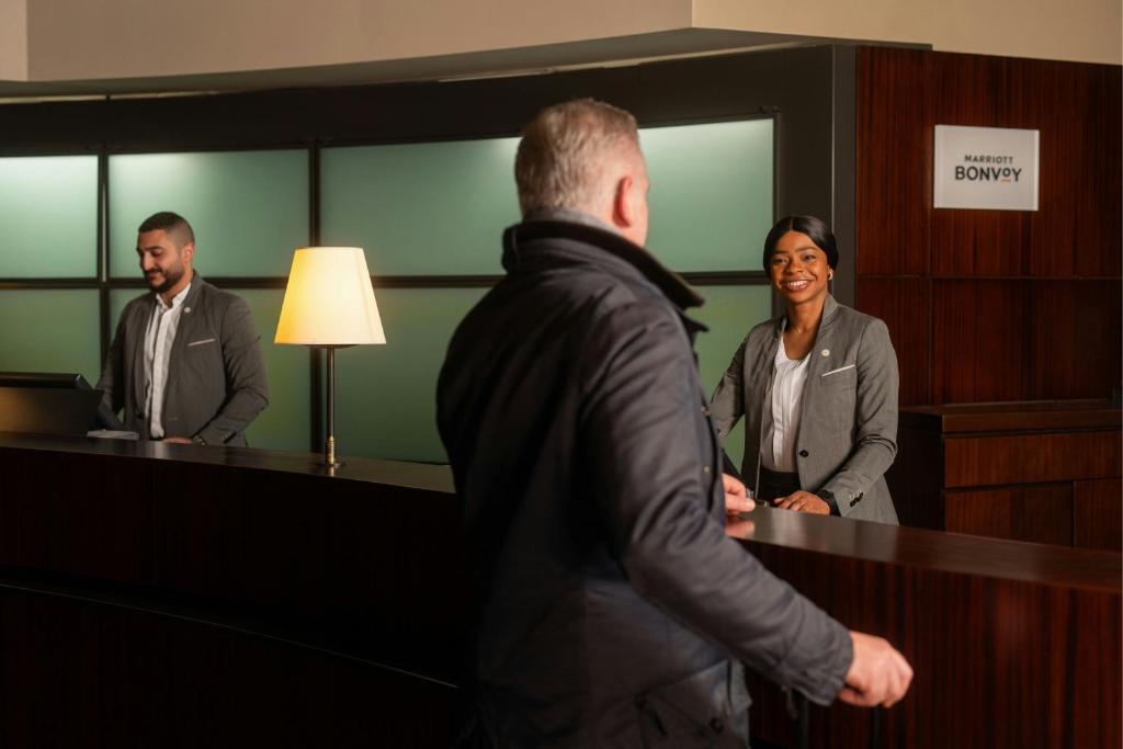 Sheraton Paris Charles de Gaulle Airport Hotel, Roissy-en-France ...