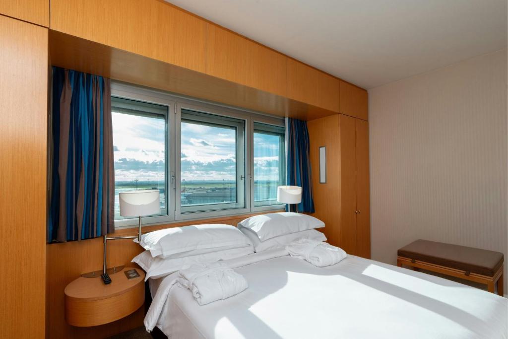 Sheraton Paris Charles de Gaulle Airport Hotel, Roissy-en-France ...