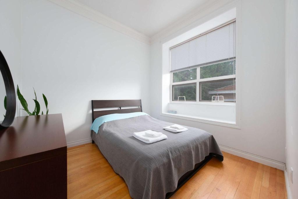 Room with Shared Washroom in Homestay, Vancouver (updated prices 2025)