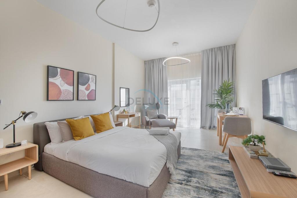 Private Balcony with Peaceful Community View Studio, Azizi Samia, Jebel ...