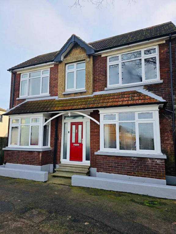 The Strand House, Gillingham (updated prices 2026)