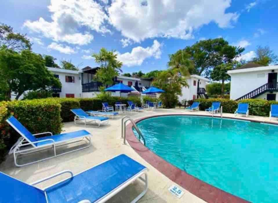 4 min drive to beach, studio apartment with pool, Bridgetown (updated ...