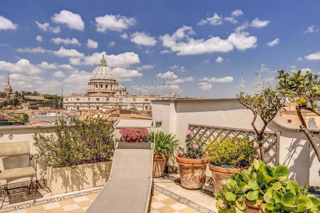 Attic with Terrace Overlooking St Peter's Basilica, Rome (updated ...