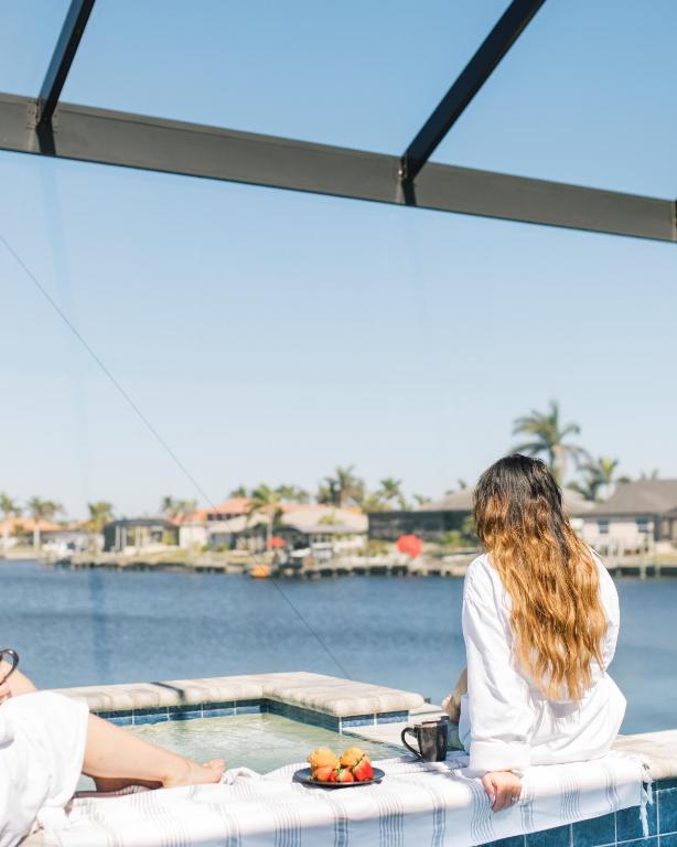 Bougee Waterfront with Salt Water Pool, Spa, and Game Room, Cape Coral ...