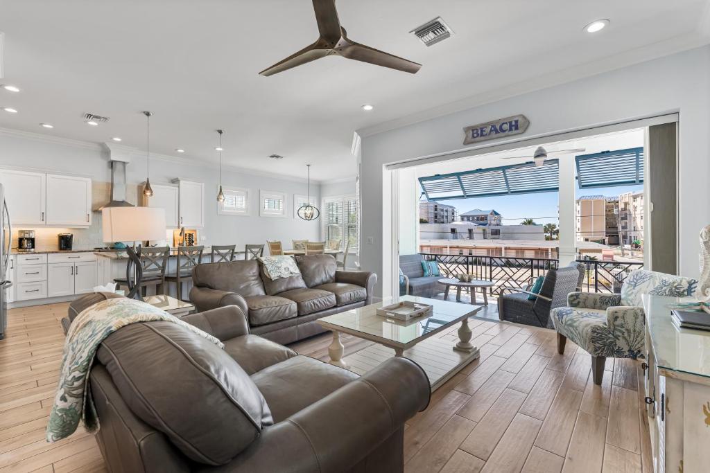 Luxury Home - Ocean Views and Heated Pool - Reef of Paradise - Roelens ...