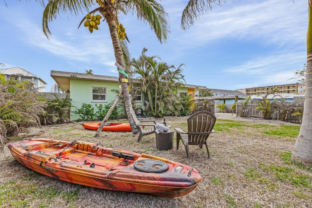 Gulf Access, Dock, Heated Pool, Across from the Beach - Sea-cluded ...