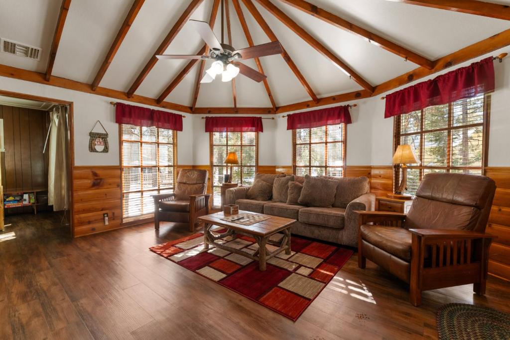 Mountain Xscape - Hot Tub, Fireplace, Deck, Barbeque, Big Bear Lake ...