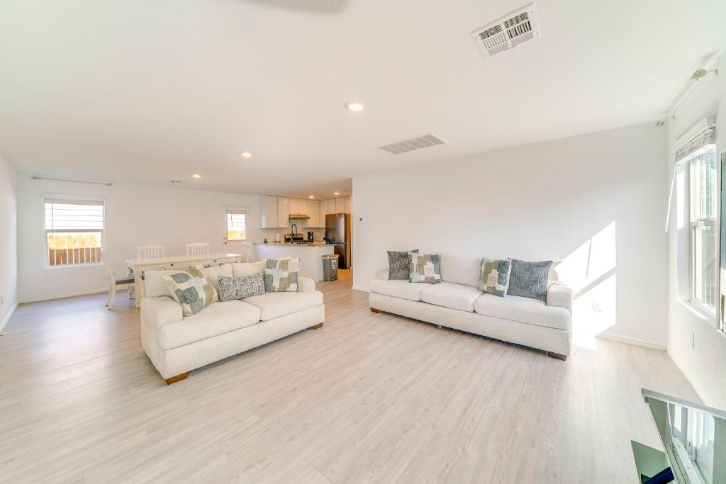 7 Mi to Alamo Ranch Mall Home with Large Yard!, Helotes (updated prices ...