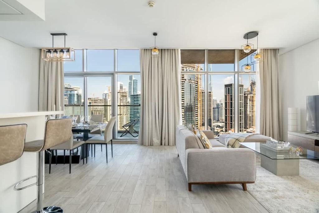 Luxury 4BR MTLVL flat w Al-Jadaf canal riverfront, Dubái (precios ...