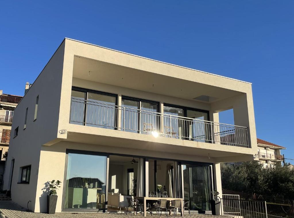 Villa Sea Horizon with a pool, Mravince (updated prices 2026)