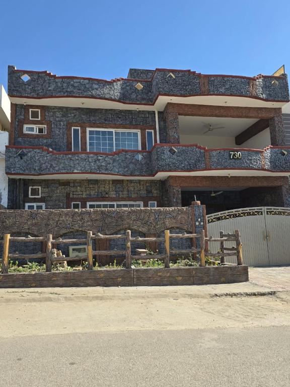 House No 730, Islamabad (precios actualizados 2025)