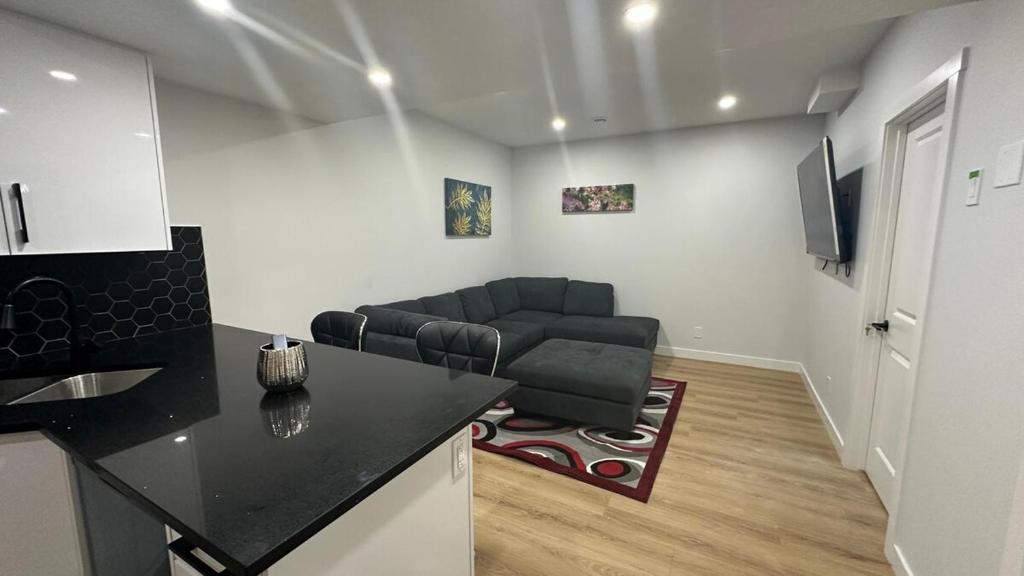 Cozy 2BDRM Basement Guest Suite, Calgary (updated prices 2025)