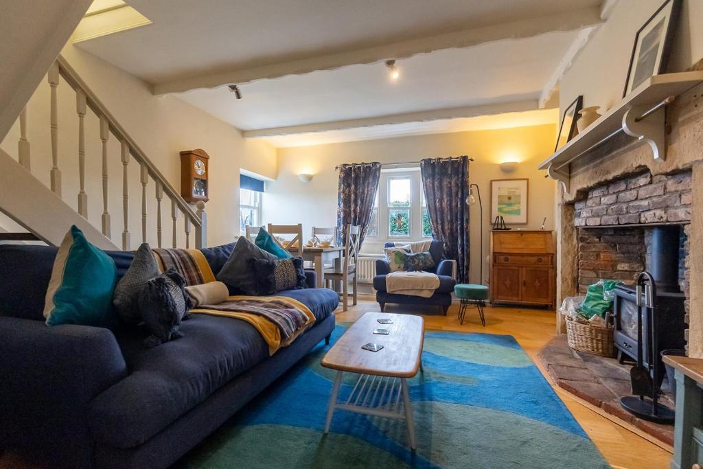 WOOL COTTAGE - Cosy Cottage Retreat with Log Fire & Tranquillity in ...