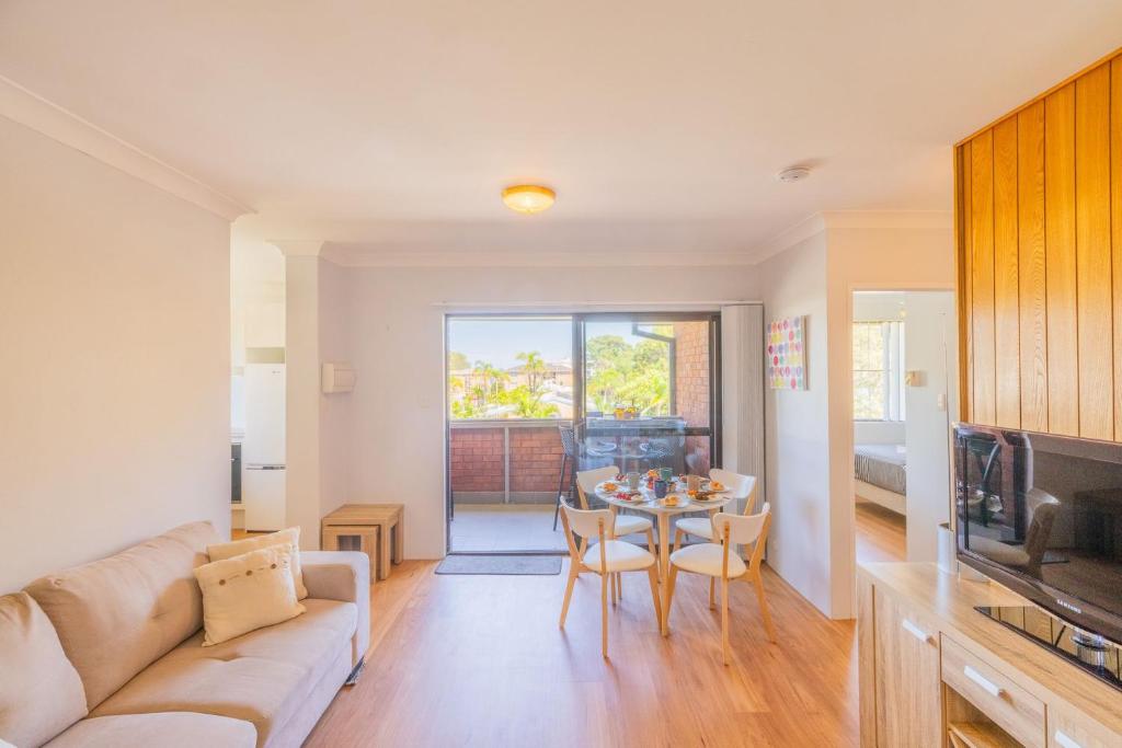 Amanda Court 14, 1-5 Weatherly Close - 250 metres from Shoal Bay Beach ...