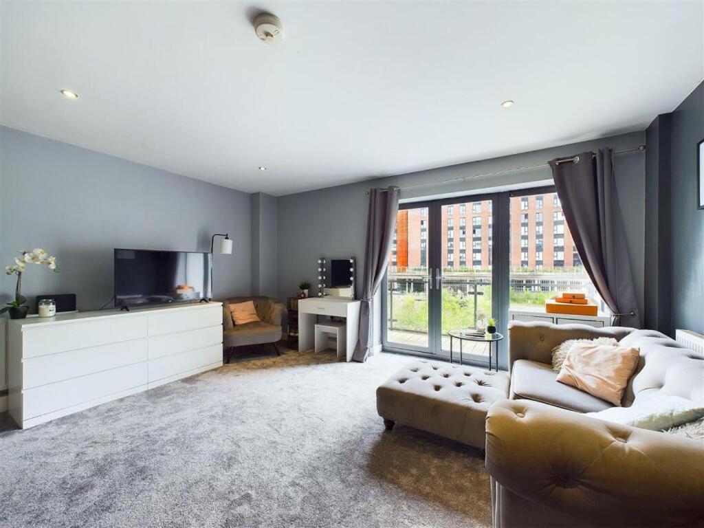 Cosy studio with balcony views, Sheffield (updated prices 2026)