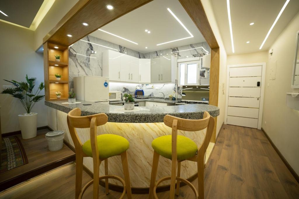Heliopolis Charming Modern Apartment Close to Airport, Cairo (preços ...