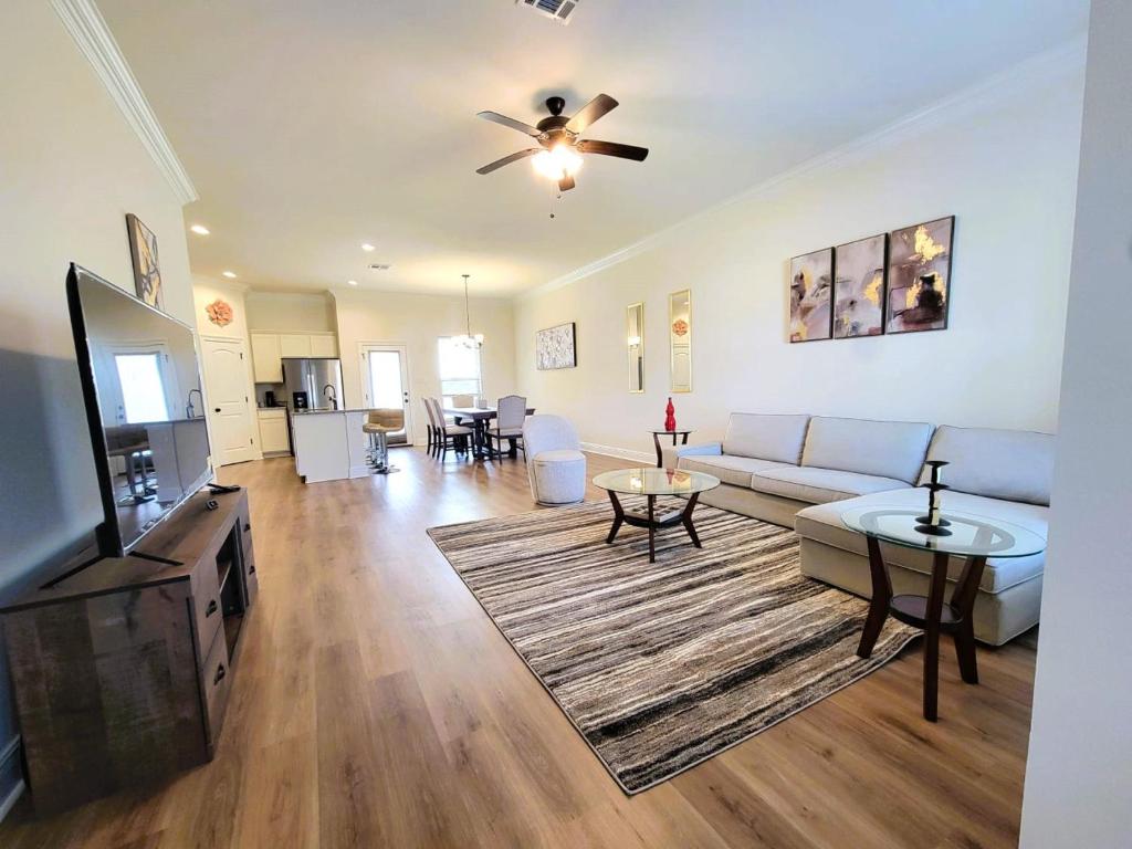 Golden Horizon Escape, Iowa (updated prices 2026)