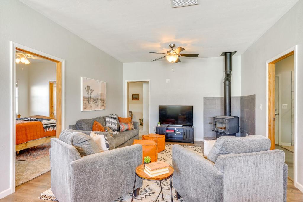 Mtn-View Hideaway with Wood Stove in Pueblo!, Colorado City (preços ...