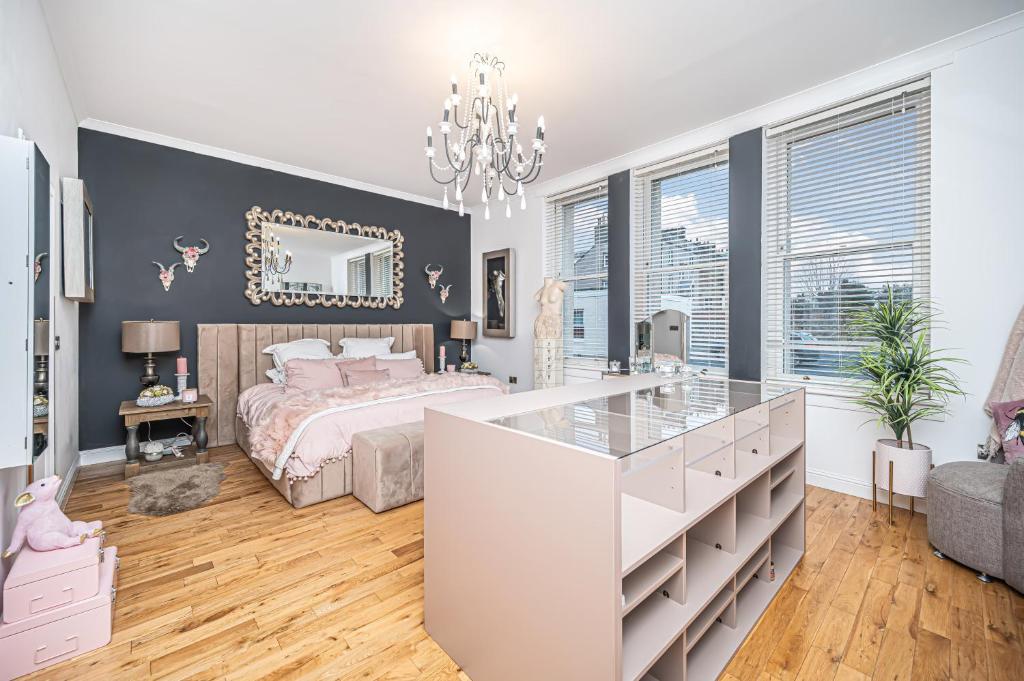 Caledonia House- Luxurious Sea View House Near Edinburgh by Urban ...