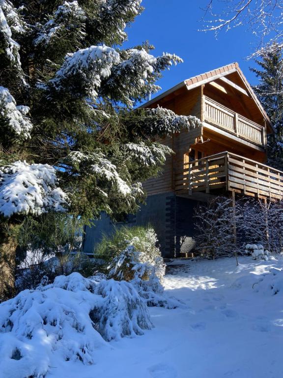 Chalet authentique au calme, en lisière de forêt, montagne, sentiers ...