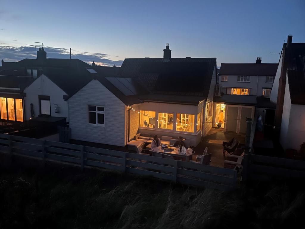 Marram Cottage - Well Equipped, Cosy, Home from Home, Next to Beach ...