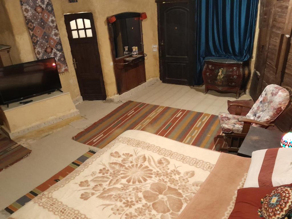 Dahshour Mudhouse Fayoum Desert Road 27km from Pyramid Maydoum Package ...