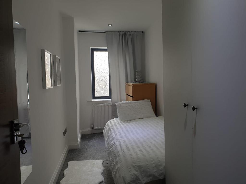 Crown Point Single Room, London (updated prices 2025)