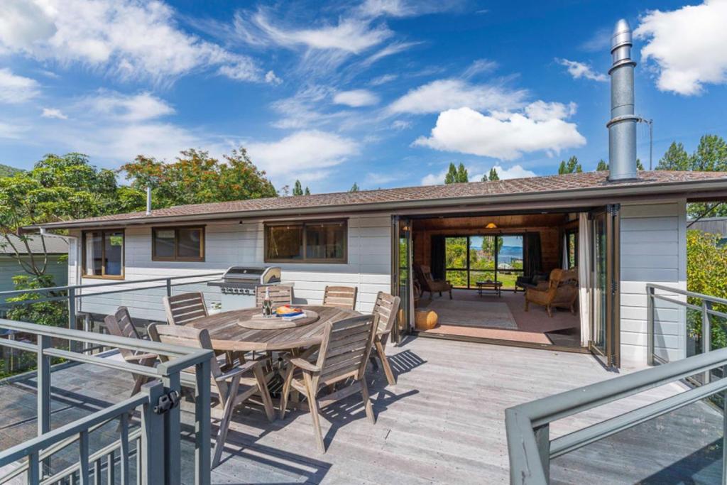 The Kinloch Lake House - 72 steps to the Lake!, Kinloch (updated prices ...