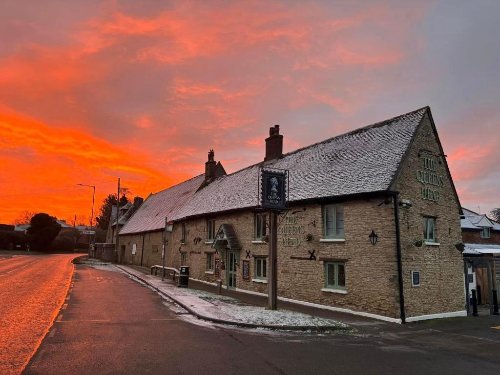 The Queens Head Inn, Milton Ernest (updated prices 2026)