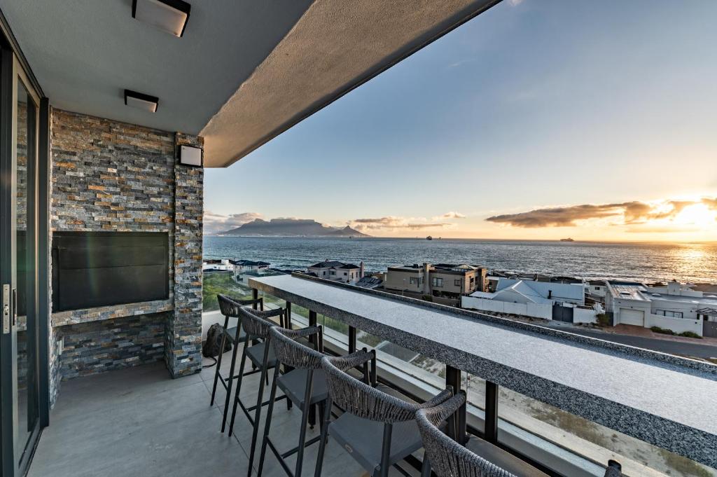 Luxury Beachfront Penthouse, Blouberg- 3 Bedroom, Bloubergstrand ...
