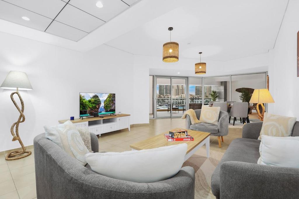 FIRST CLASS 1BR Inviting Marina Views, Dubai (updated prices 2026)