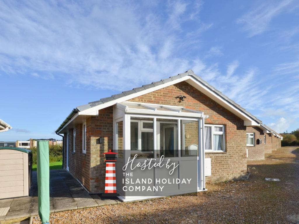 Brambles Farm Bungalow, Freshwater (updated prices 2025)