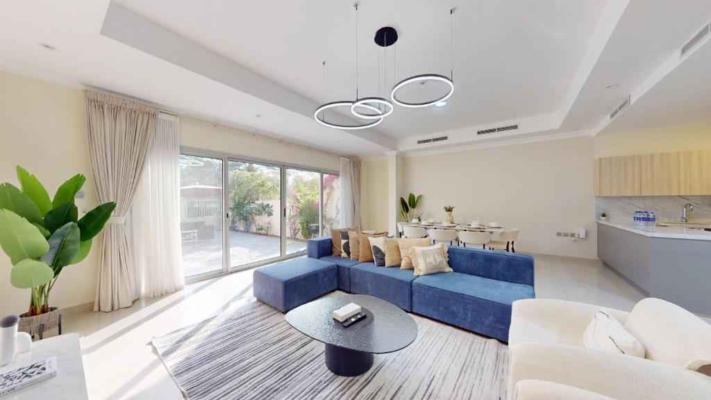 Primestay - Spacious two-story Villa with Maids Room in JVC, Dubai ...