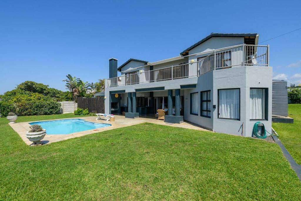 Lighthouse Family Home, Port Edward (updated prices 2026)