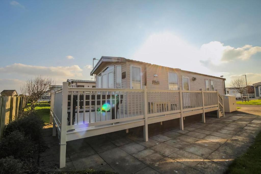 Luxury Caravan Boasting Sea Views Of Scratby Beach In Norfolk Ref ...