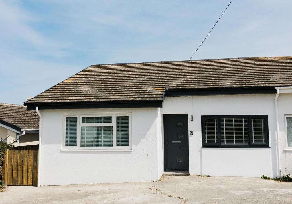 Croeso - Sea View Bungalow on the West Wales Coast, Aberporth (updated ...