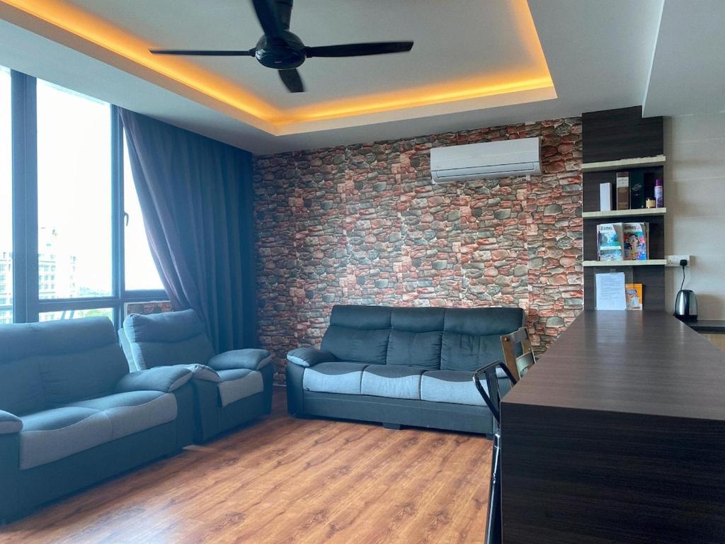 Vivacity Jazz 1 3r2b 7 pax family with Netflix, Kuching (updated prices ...