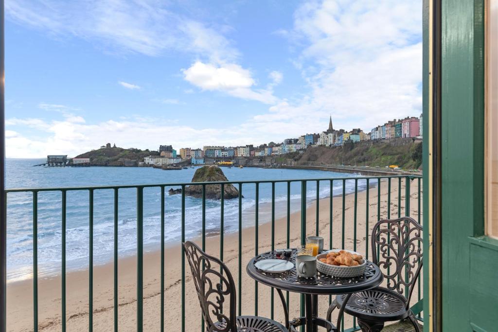 5 Sunny Cove - Direct Beach Access Sea Views, Tenby (updated prices 2025)