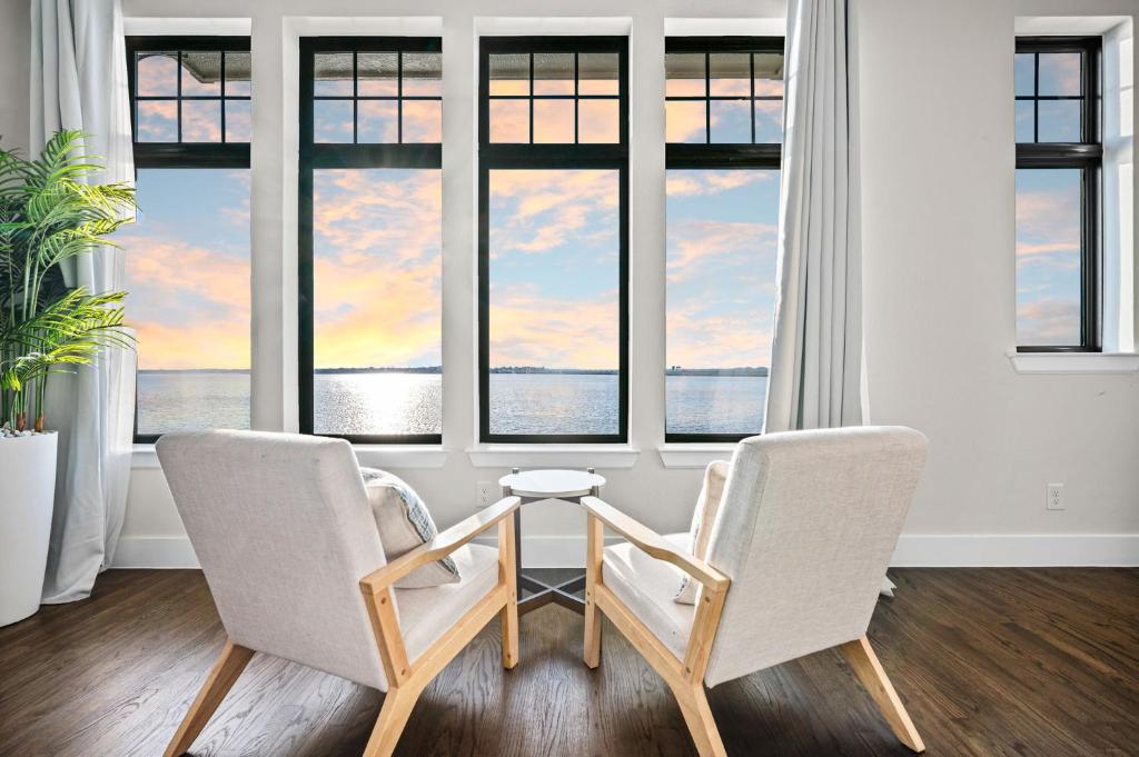 Charming Lake House Retreat in Rowlett, Rowlett (updated prices 2026)