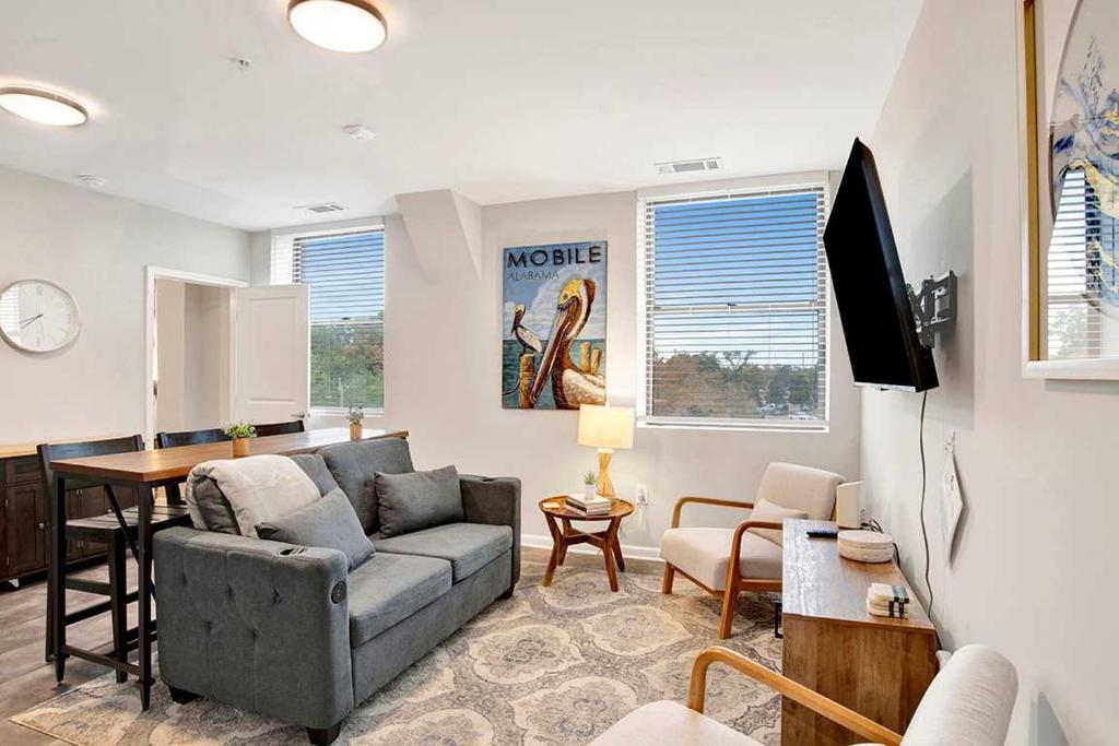 New Renovated 1 BR downtown apt, Mobile (updated prices 2025)