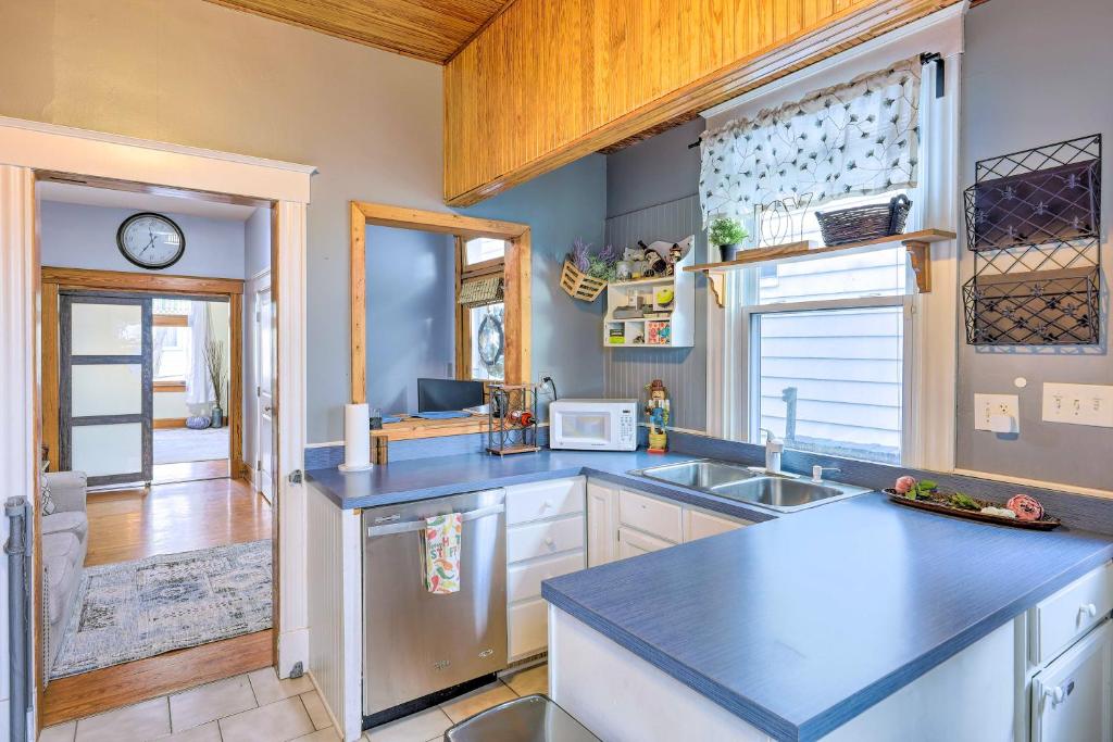 Cincinnati Home with Deck and Private Hot Tub!, Cincinnati (updated ...