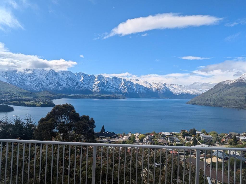 Greenstone Panorama - Family Bach - Stunning Views, Queenstown (updated ...