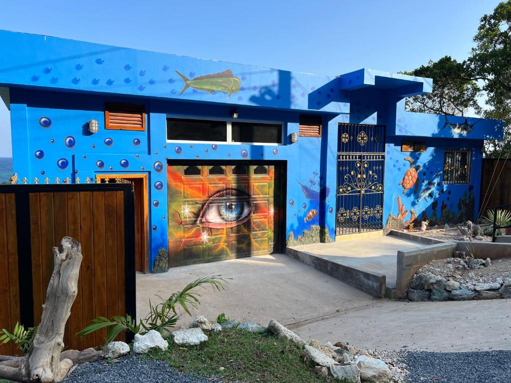 Casa De Arte, Roatan - Beachside Bliss, Camp Bay (updated prices 2026)