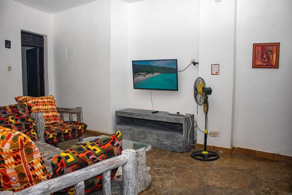 African-Inspired Rustic Cottage, Diani Beach (updated prices 2025)