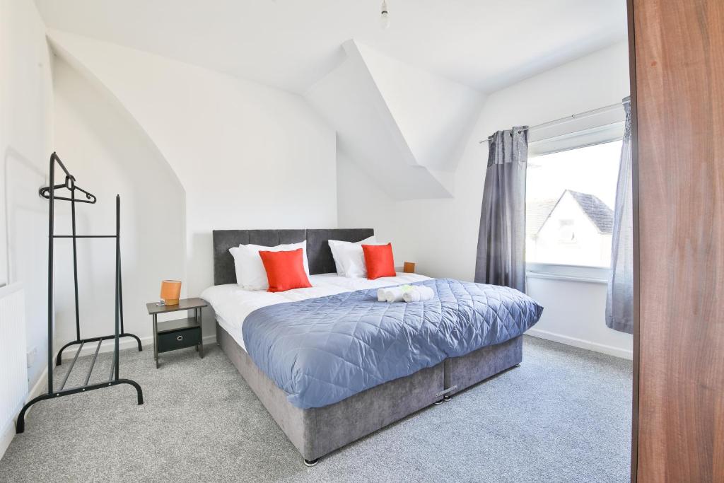 1 Bed Flat with Super King Bed Near Cardiff City Centre, Cardiff ...